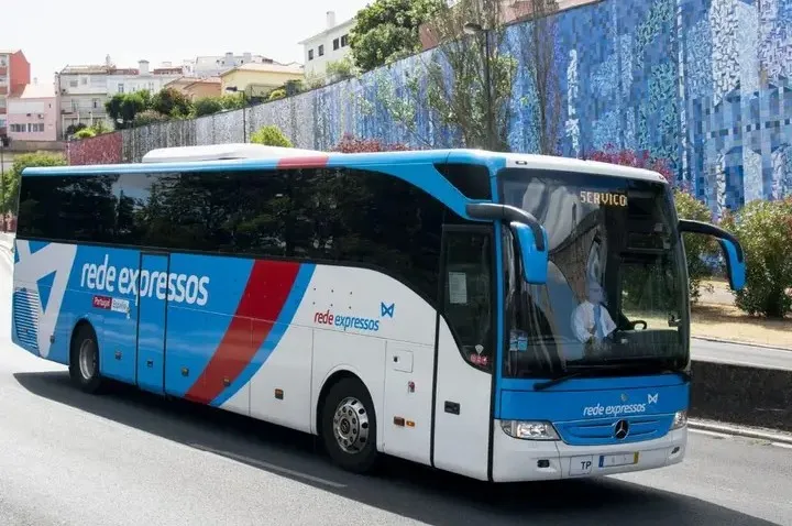 Viagens da rede Expressos entre Lisboa e Porto suspensas até às 20h00